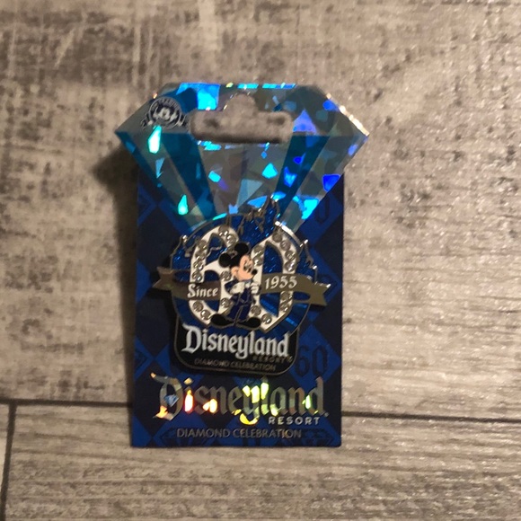 Disney | Jewelry | Disneyland 6th Anniversary Diamond Collection Pin ...